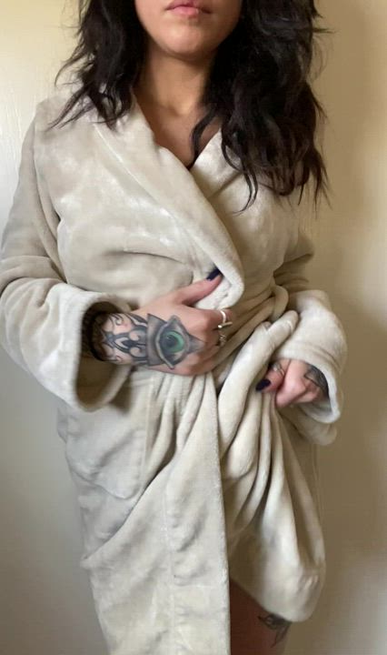 Want me to reveal what’s under my robe? ;) [OC] | Scrolller