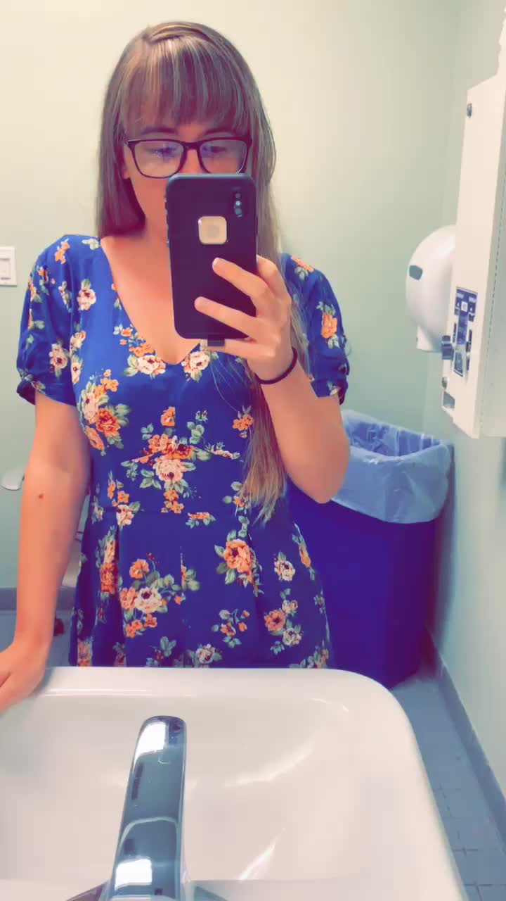 Cum meet me in the office bathroom I’m horny ;) [oc] | Scrolller