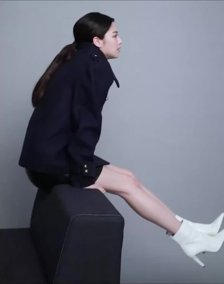 Jeongyeon - white boots, black jacket | Scrolller