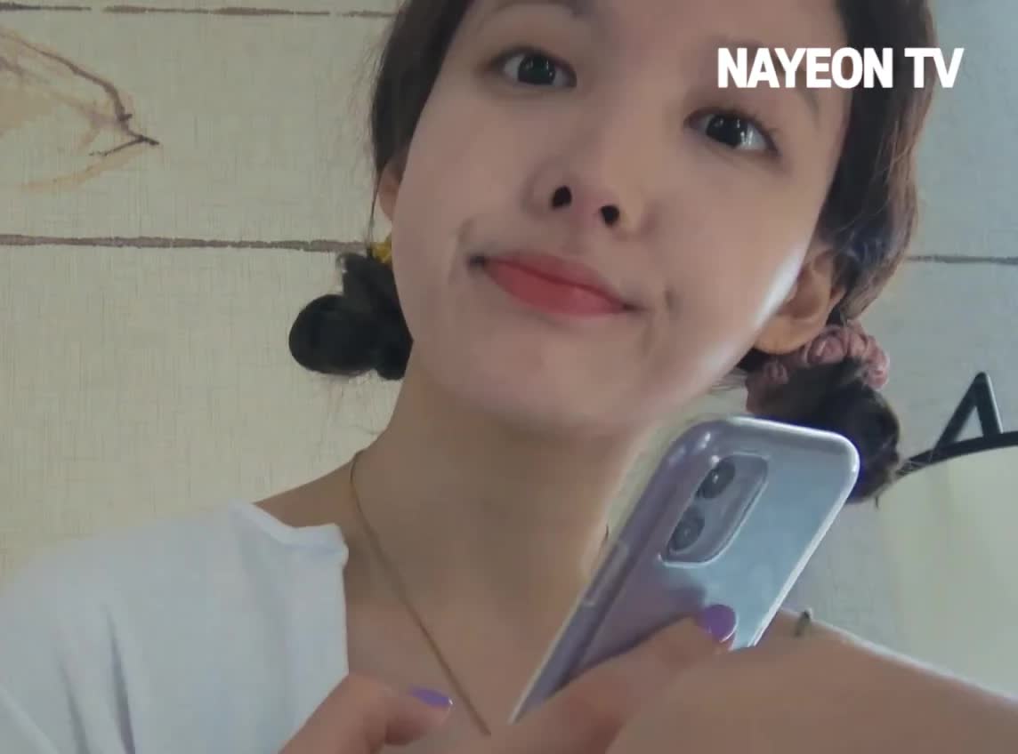 Nayeon | Scrolller