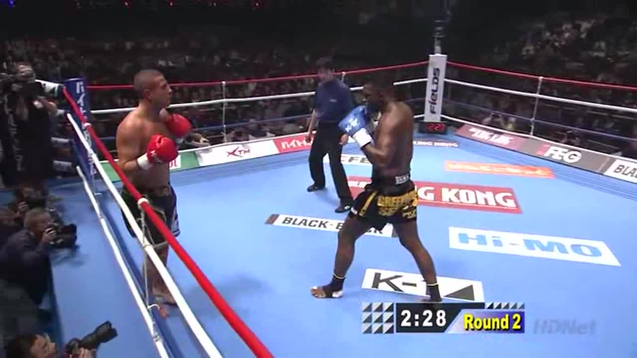 Remy Bonjasky's astonishing jumping body kick finish against Gökhan Saki | Scrolller