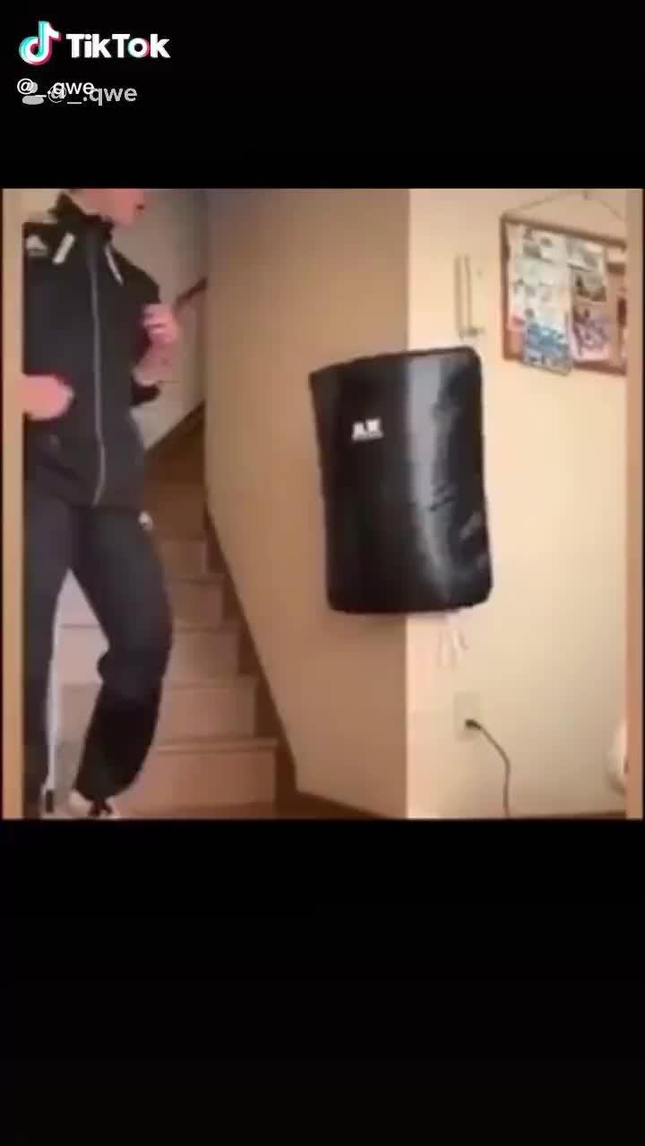 HMB while i practice kick boxing. | Scrolller