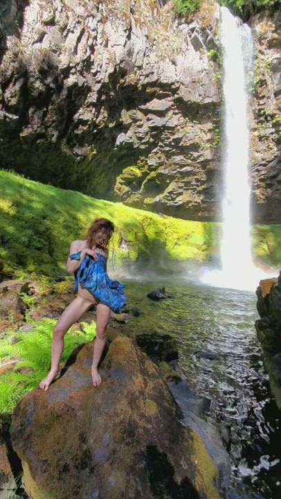 Waterfalls make me wet 😋 | Scrolller