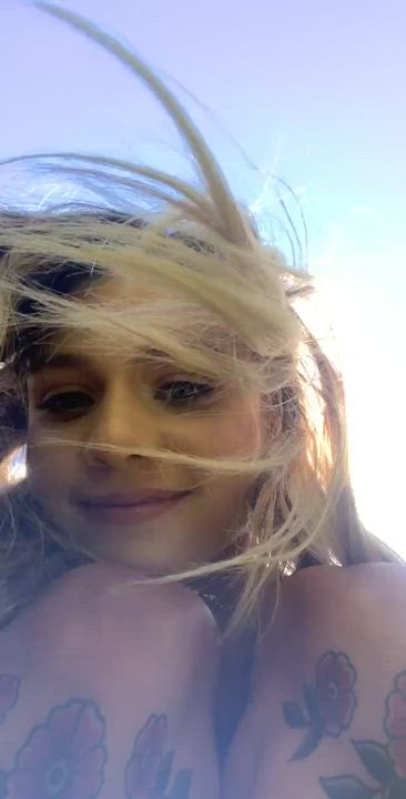 Quick Flash | Scrolller