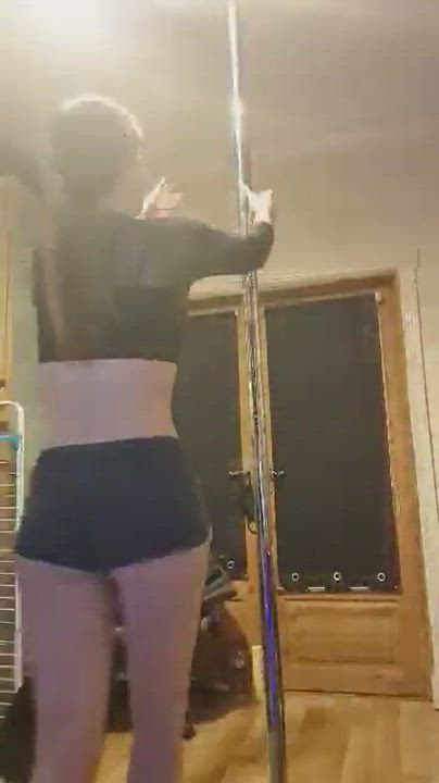 Hot Babe new at pole work, What do you think? xx | Scrolller
