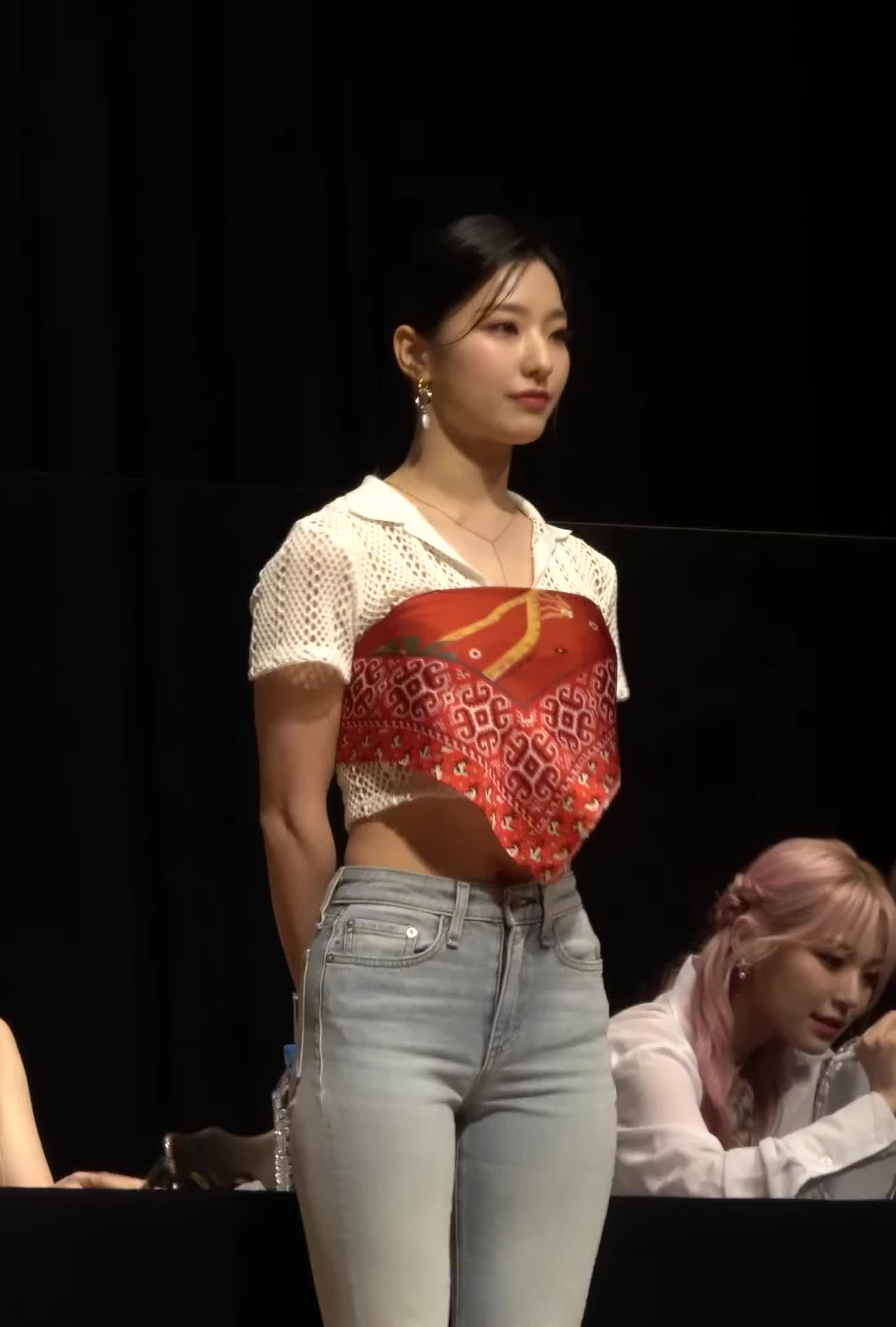 fromis_9 Saerom - soft tummy and a perky butt | Scrolller
