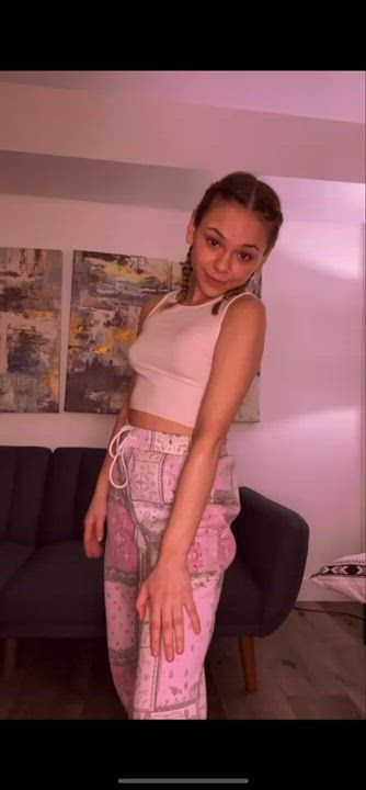 Do you wanna see me clap these hands or do you wanna clap these cheeks? 😜 | Scrolller