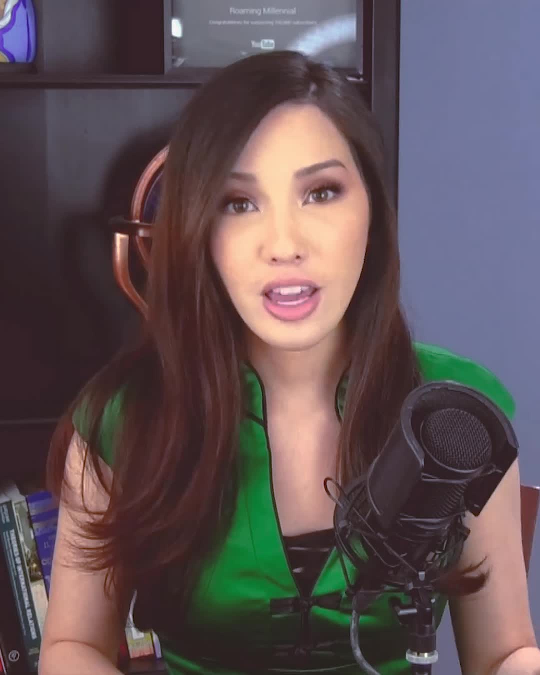 I love the she is wearing her hair down more and those DSLs make me crazy hard! | Scrolller