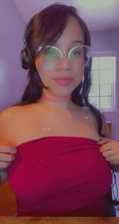 can’t game when I’m this distracted. | Scrolller