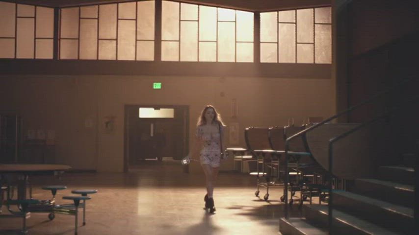 Sydney Sweeney in all her bouncy glory | Scrolller