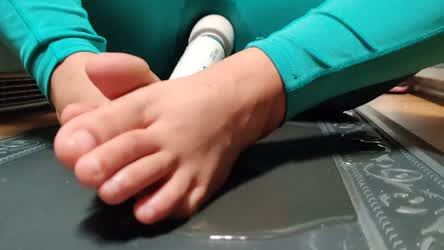 Squirting in the kitchen | Scrolller