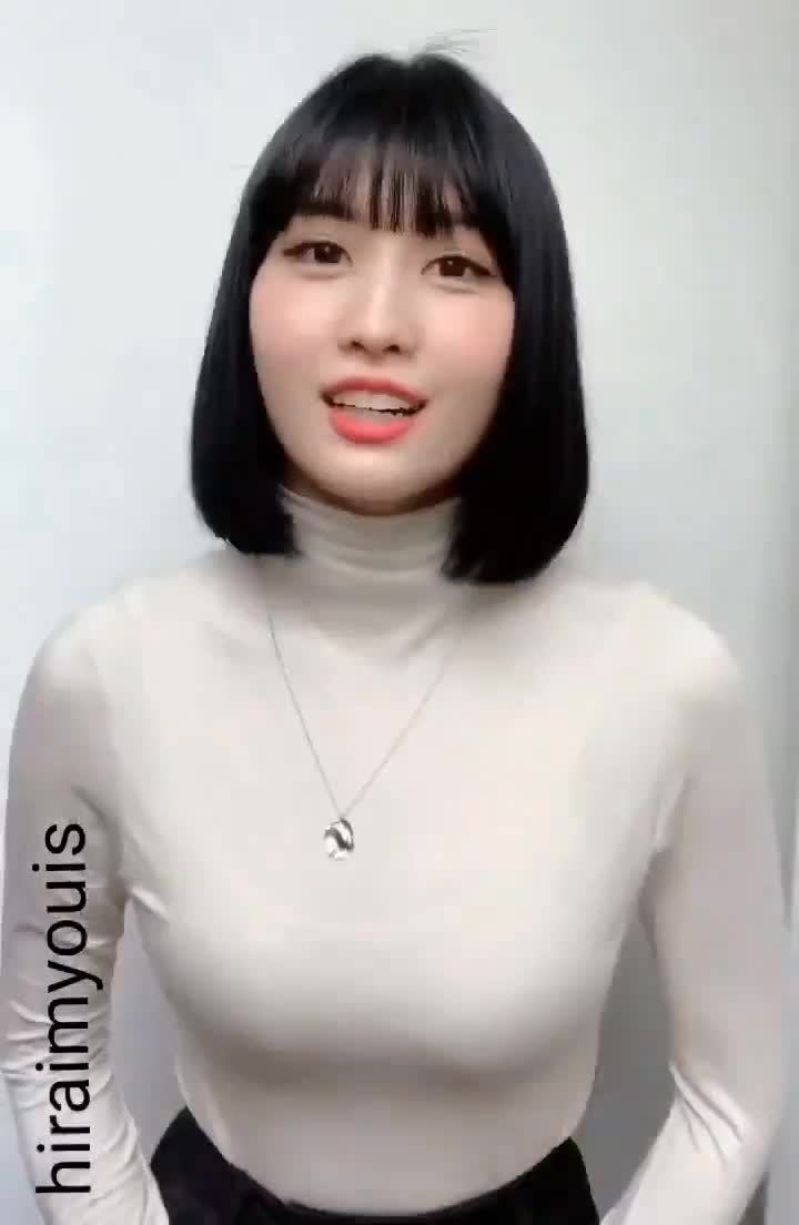 TWICE - Momo | Scrolller