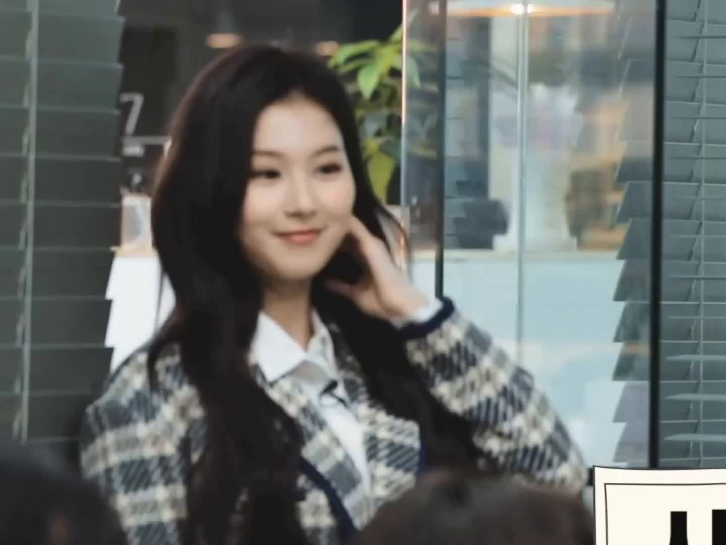 Sana hair flip | Scrolller