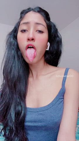 Feed me 😋 | Scrolller