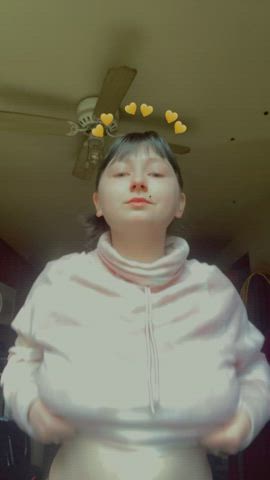 [F]20 haven’t posted a drop in a while! Can’t wait to do titty drops the summer sun! 😝💖 | Scrolller