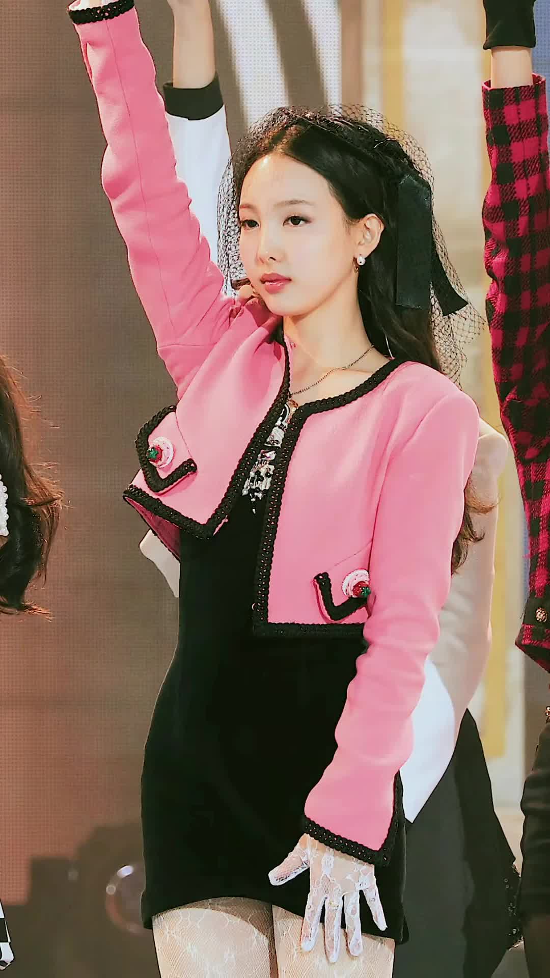 TWICE - Nayeon (with bonus) | Scrolller