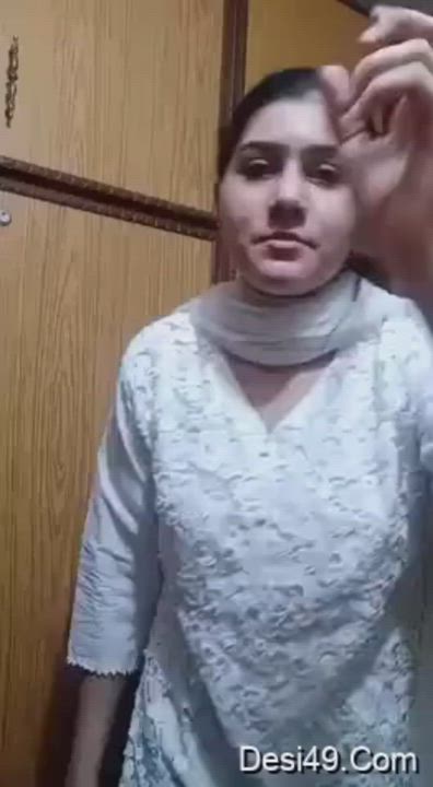 Indian 😘beautiful 🍑girl Undressing And Show Her 💋beauty Full Video