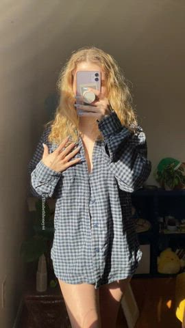 Pale, petite & pretty horny 🤍 | Scrolller