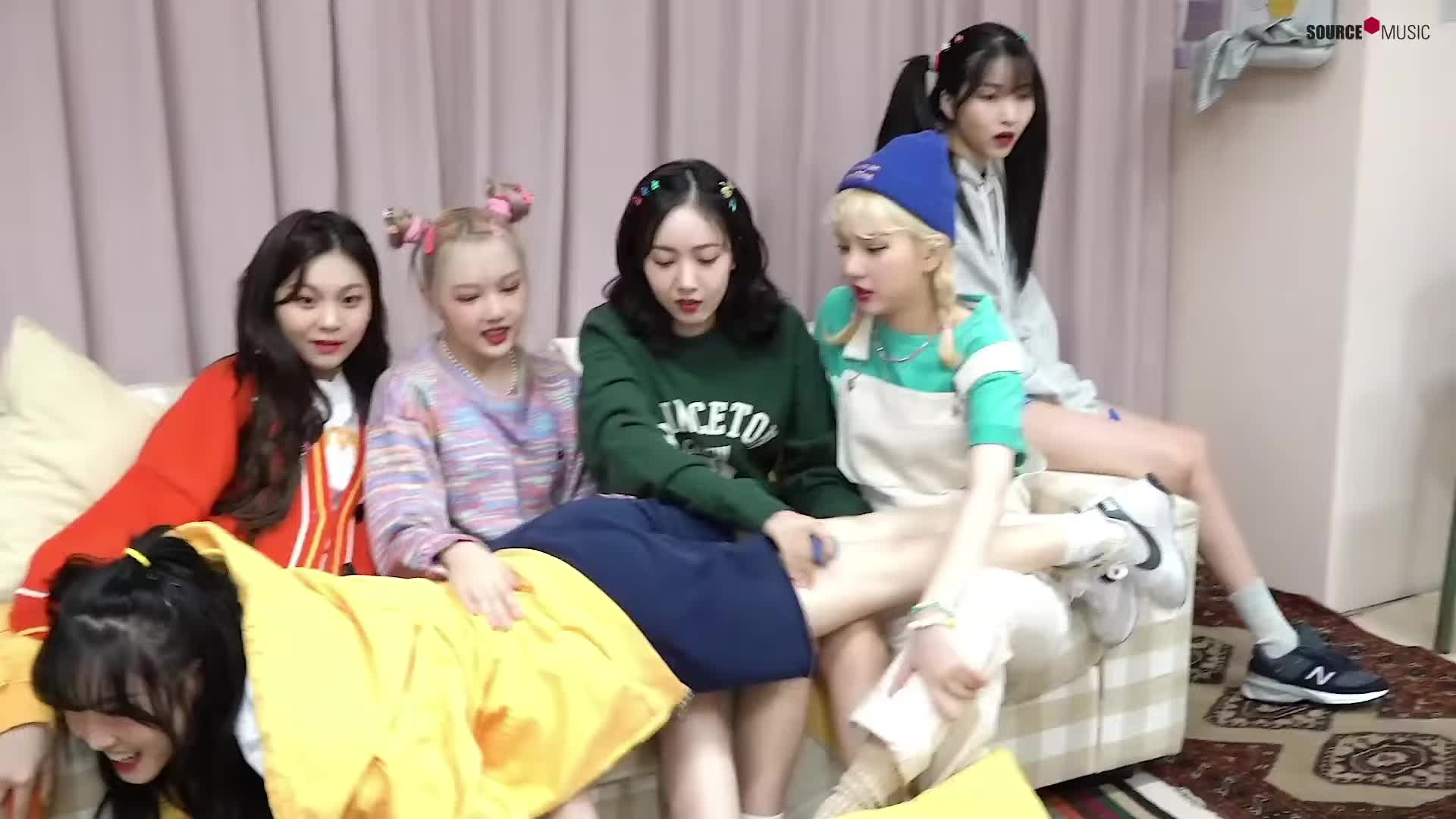 Everyone spanking Gfriend Yuju's jiggly butt! | Scrolller