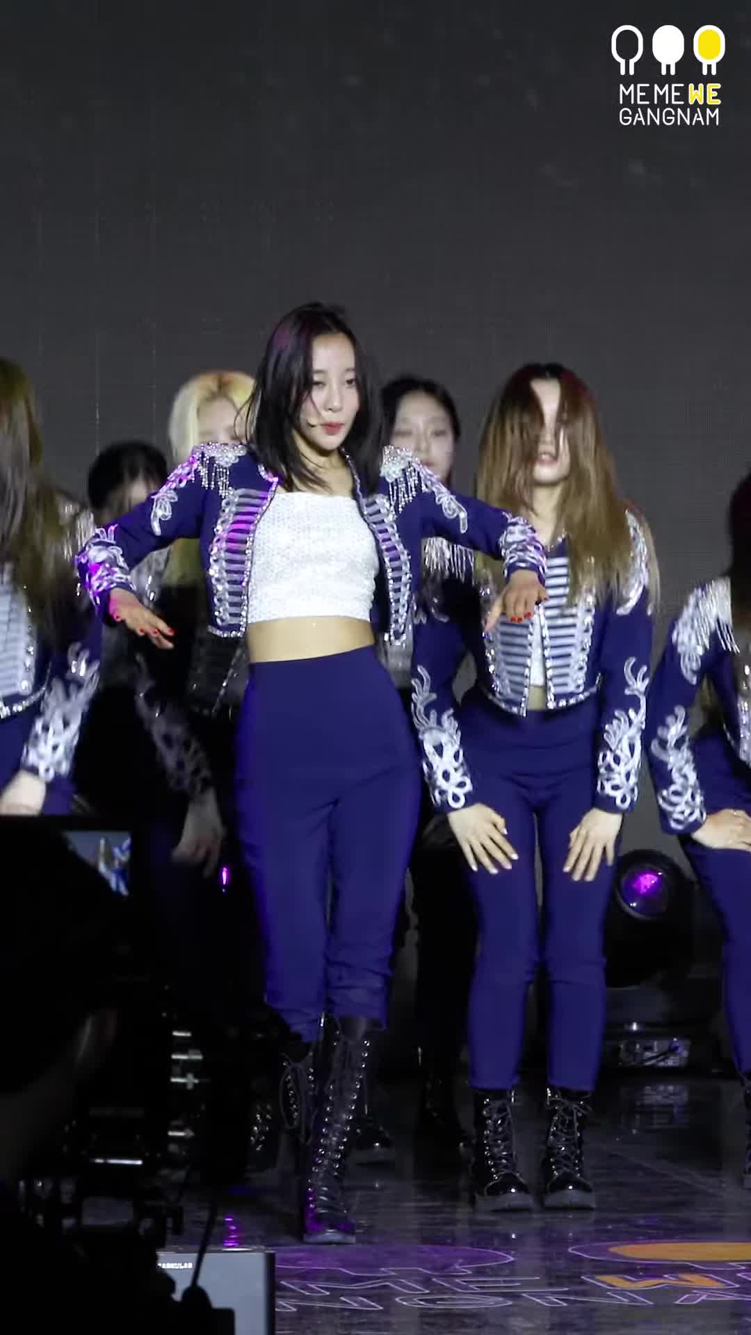 LOONA - Gowon | Scrolller