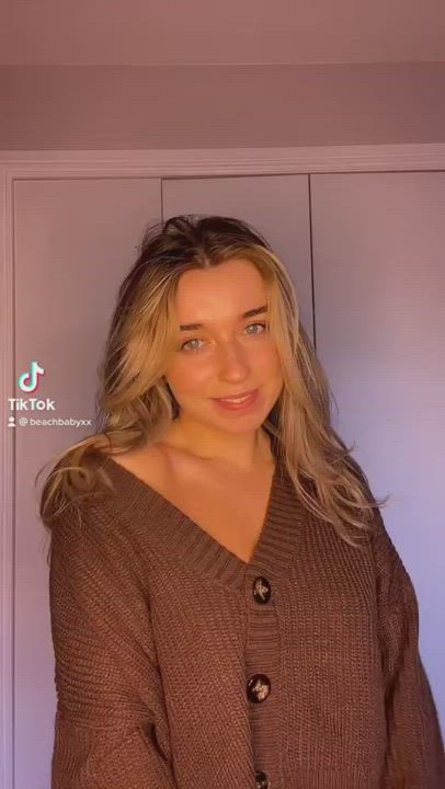 Naughty Angel 😍 Watch and go on the link in comments for full pack of her 👇 | Scrolller