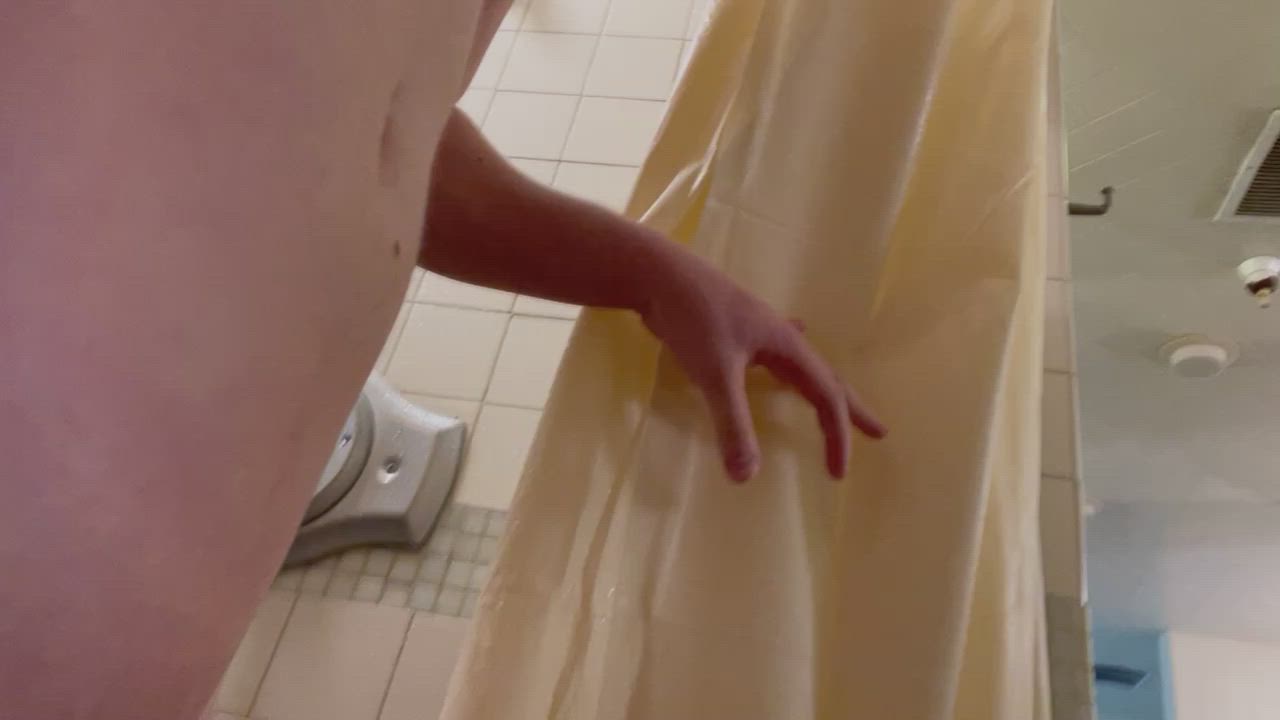 Oops! I forgot my towel, I’m sure no one in the locker room will mind ;) | Scrolller