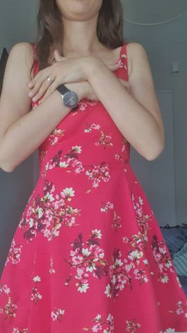 I'm a little bit shy here | Scrolller