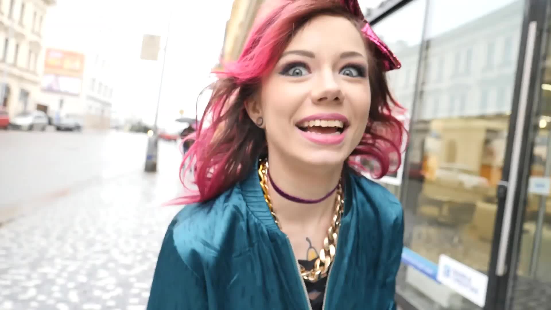 KIRA ROLLER GETS AN ALL AMERICAN DICK DOWN | Scrolller