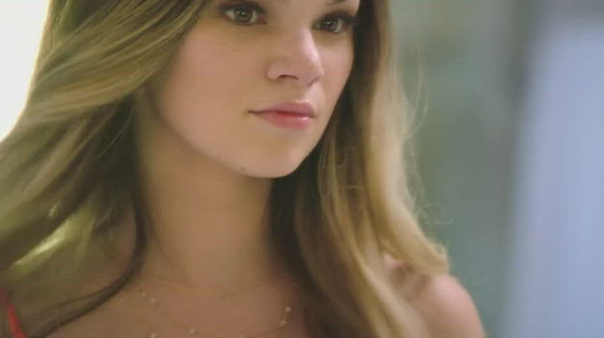 Athena Faris Scrolller