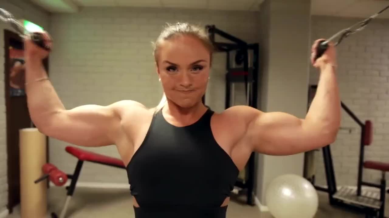 Melinda Lindmark measures her biceps | Scrolller