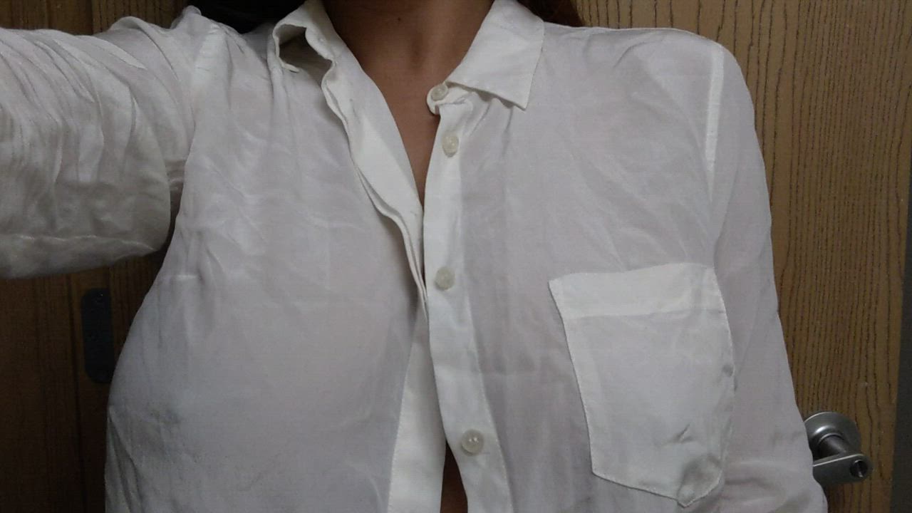 Getting a little distracted... | Scrolller