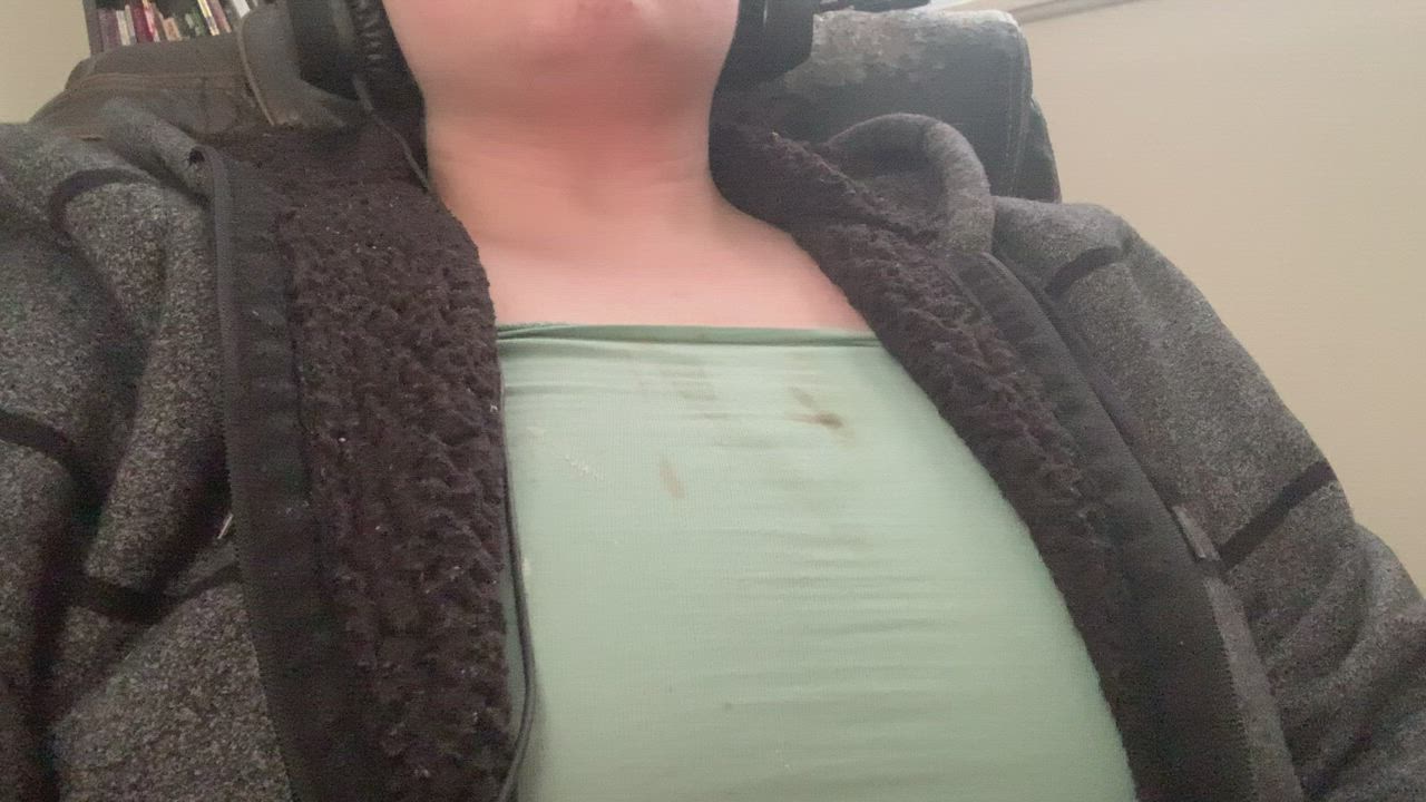 Sucking in to pushing out - looks like a rapid weight gain :) | Scrolller