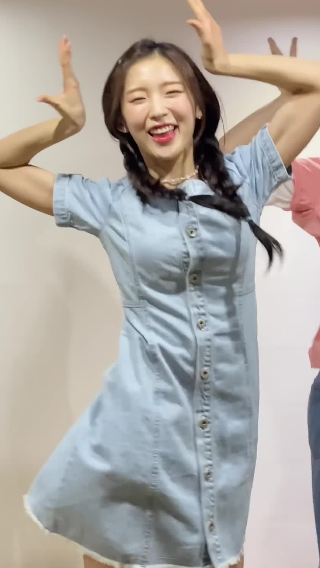 Arin Dun Dun Dance - Dancekang GIF by danlim93 | Scrolller