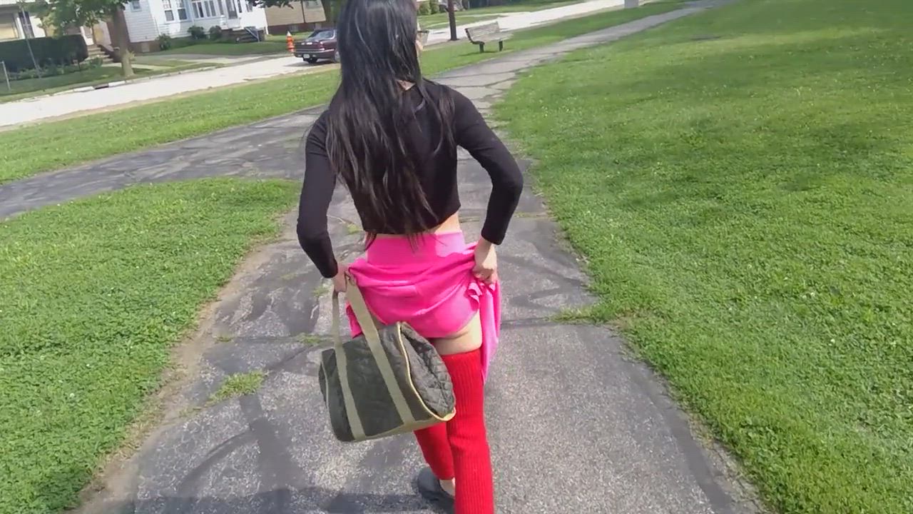 Skinny girl showing off her plug | Scrolller