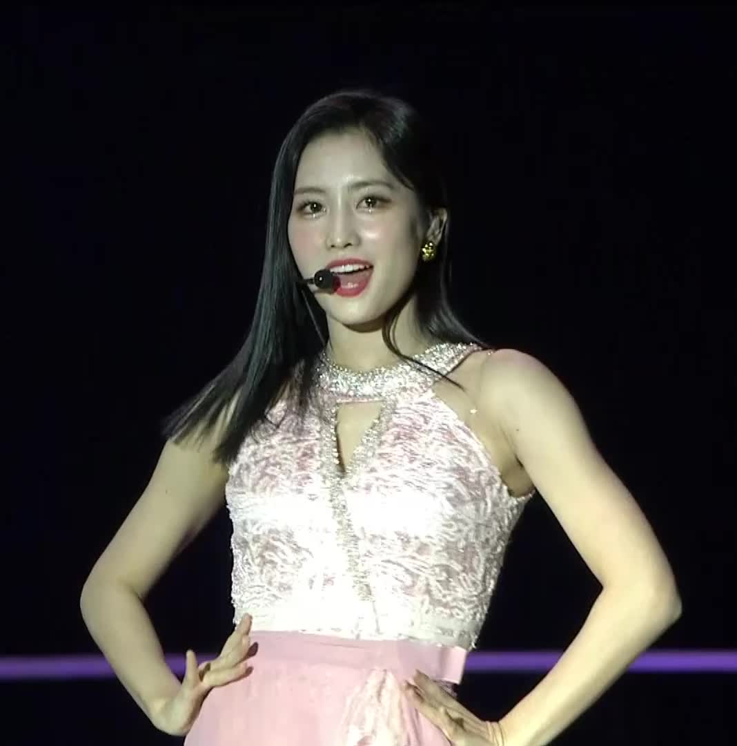 Momo - shiny pink top | Scrolller