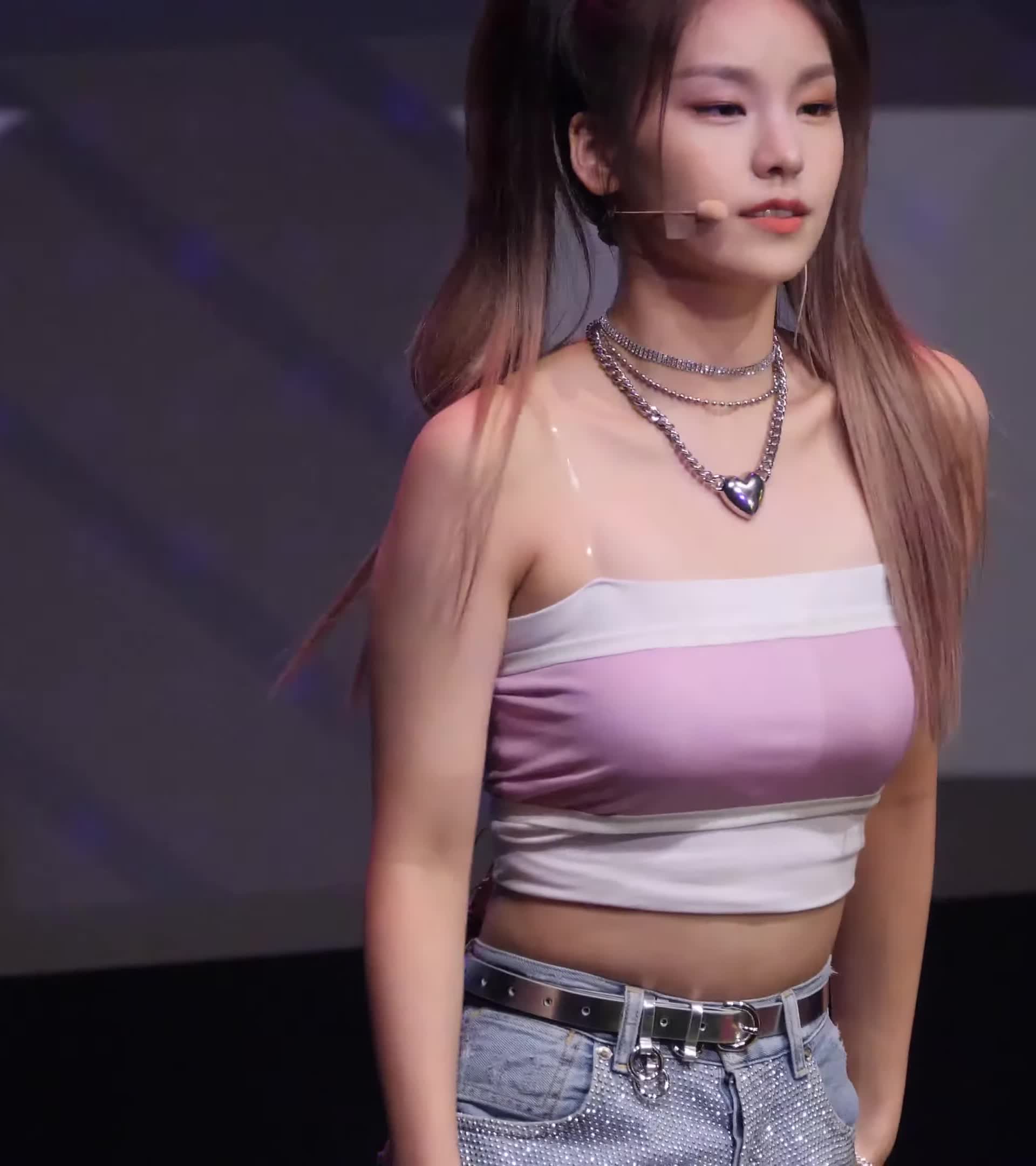 ITZY - Yeji | Scrolller