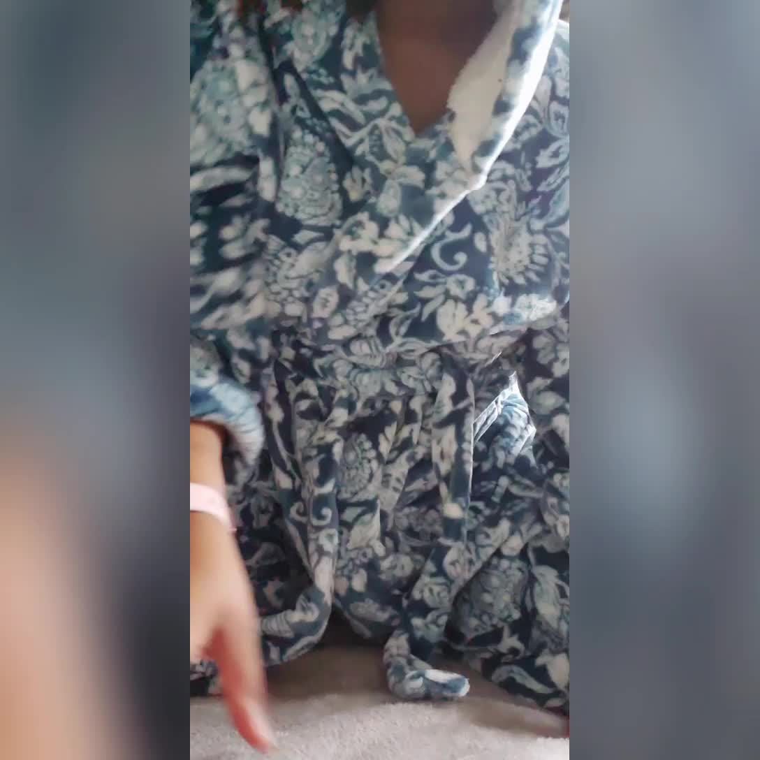 Showing off again with a robe reveal for you! How did I do? 😘 | Scrolller