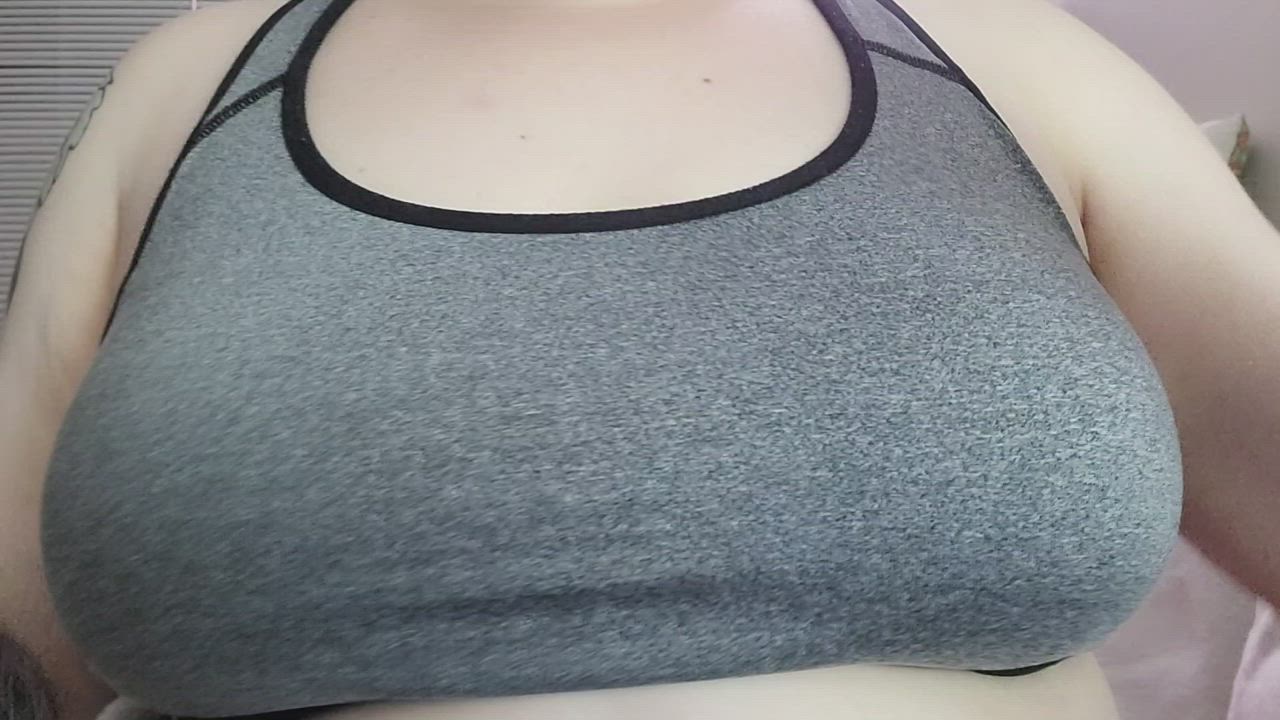 Post-workout titty drop 🥺😛 | Scrolller