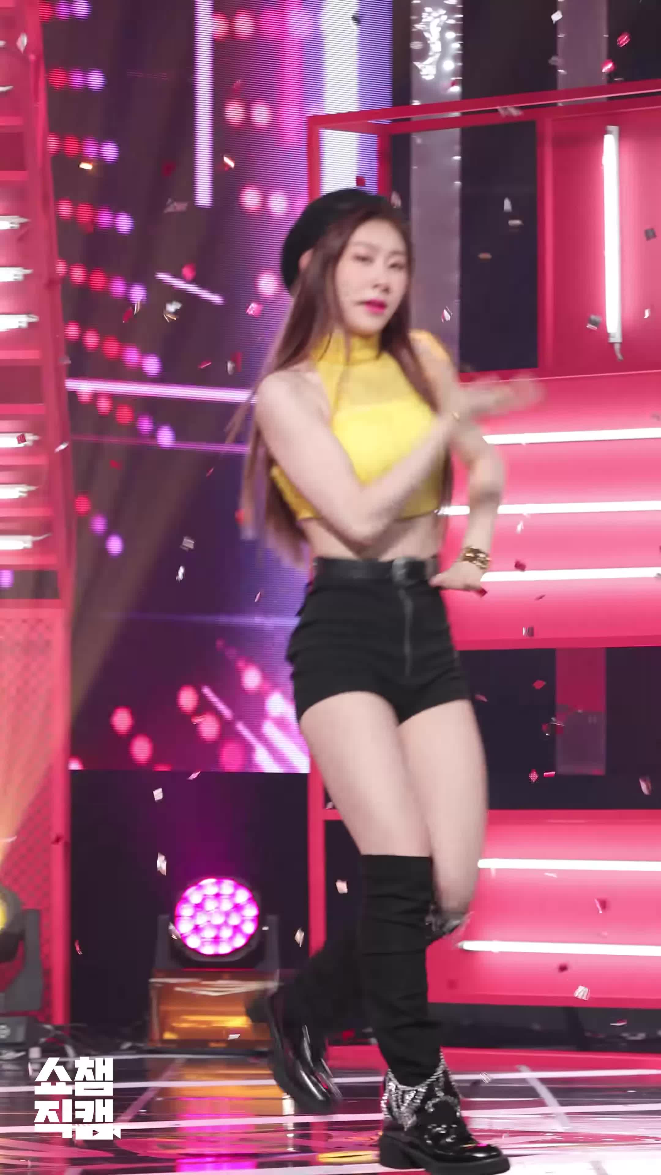 ITZY - Chaeryeong | Scrolller