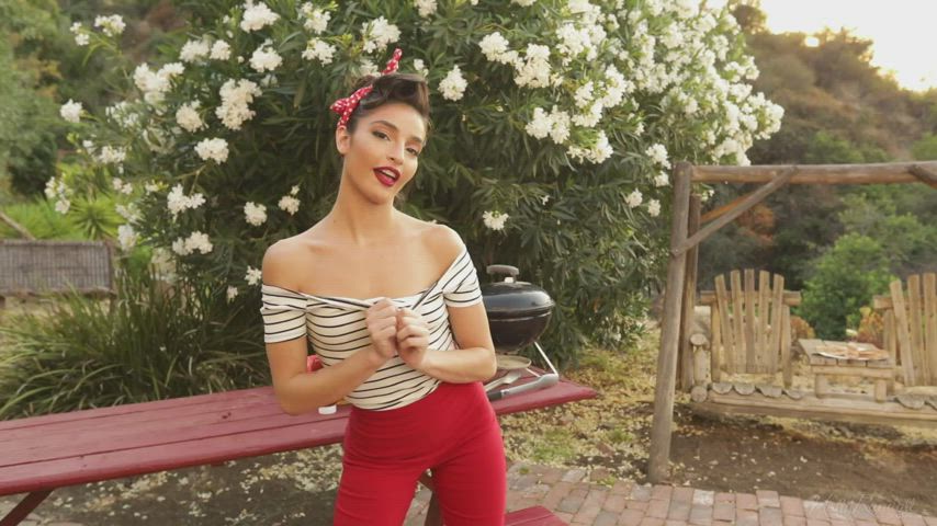 HollyRandall - Emily Willis - Retro Picnic | Scrolller