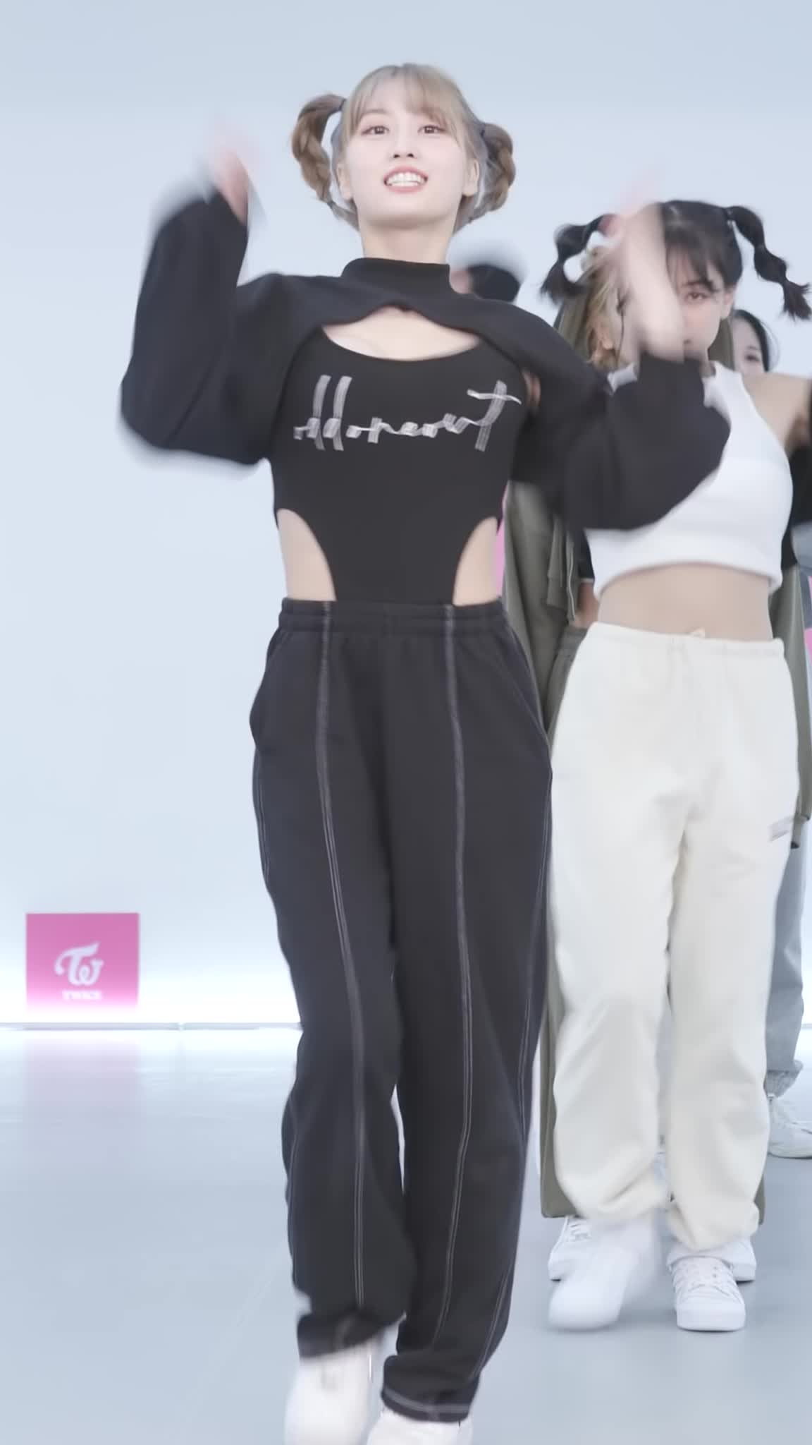 Discover more like Kpopfap: TWICE - Momo & Jihyo and Related Content | Scrolller