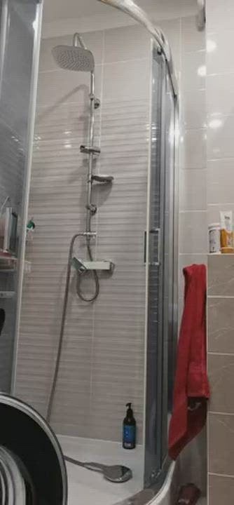 Perky 18-year Old Spreading in The Bathroom | Scrolller