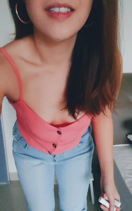 Do we like GIFs around here or nah? 😚 | Scrolller