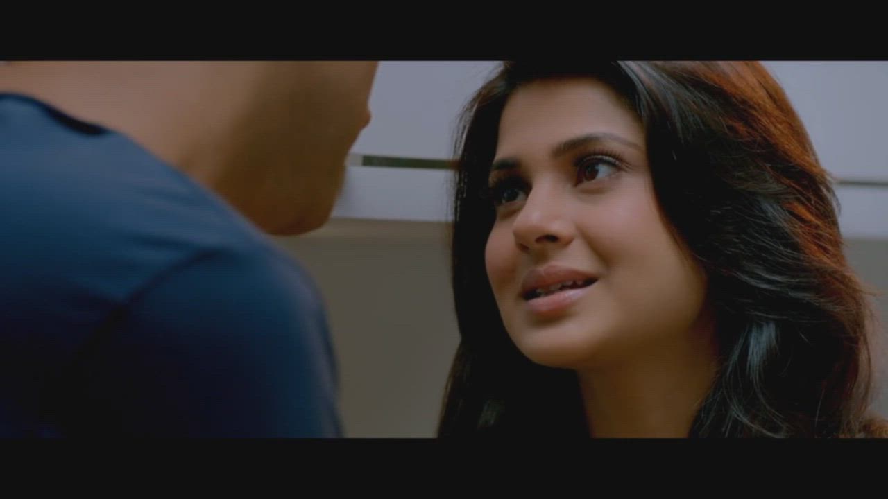 Jennifer Winget Smooch | Scrolller