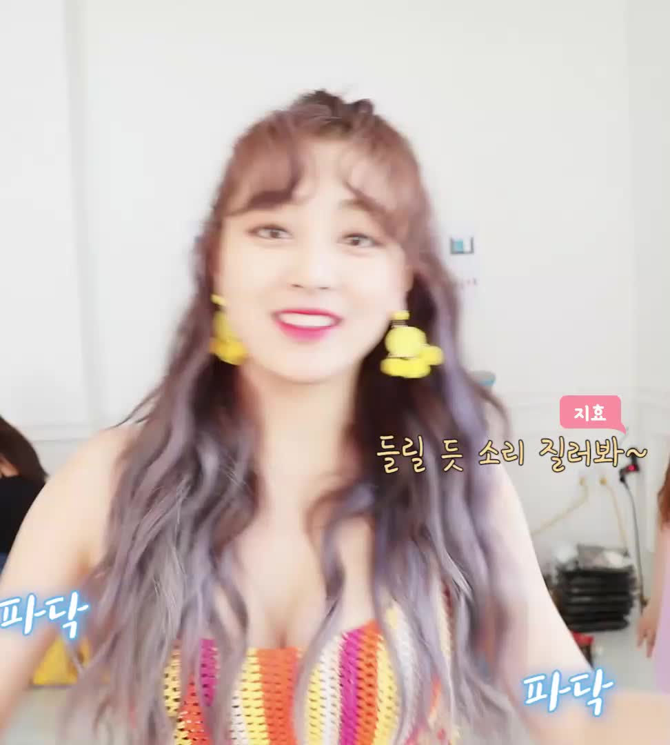 Jihyo - multi colored top, jean shorts, DTNA TV EP02 | Scrolller