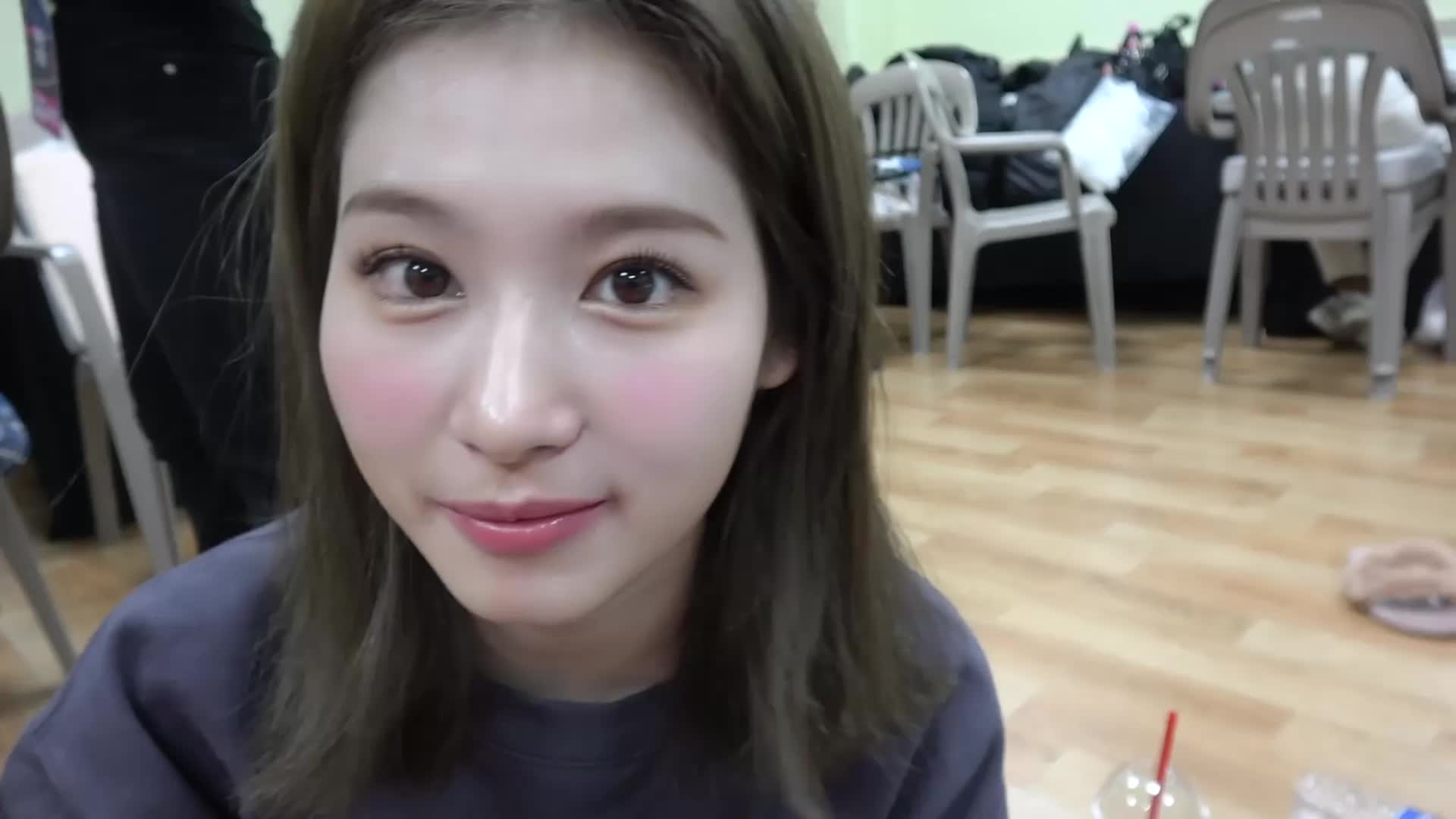 Everyone, meet Happiness! | Scrolller