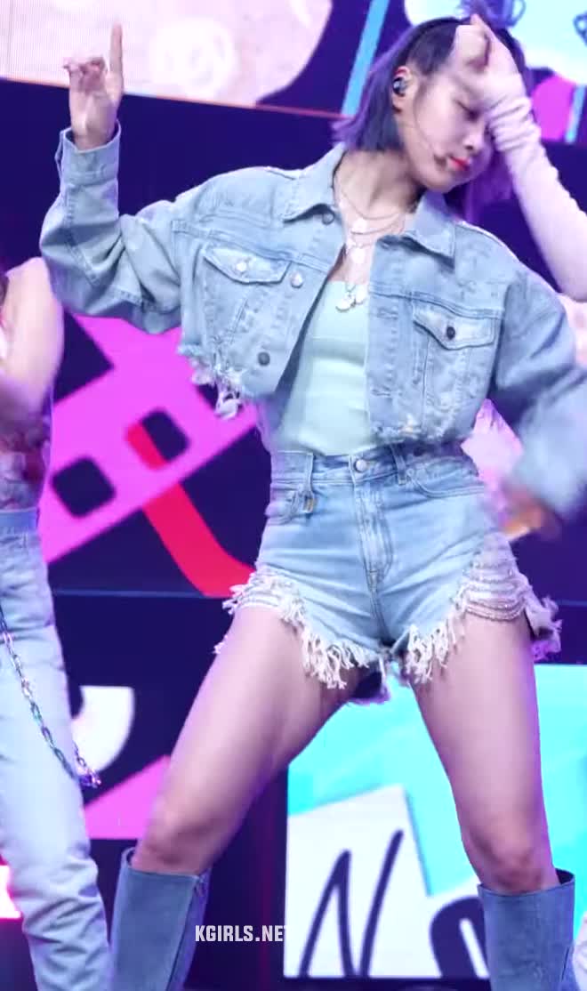 RYUJIN-itzy-200320-2 | Scrolller