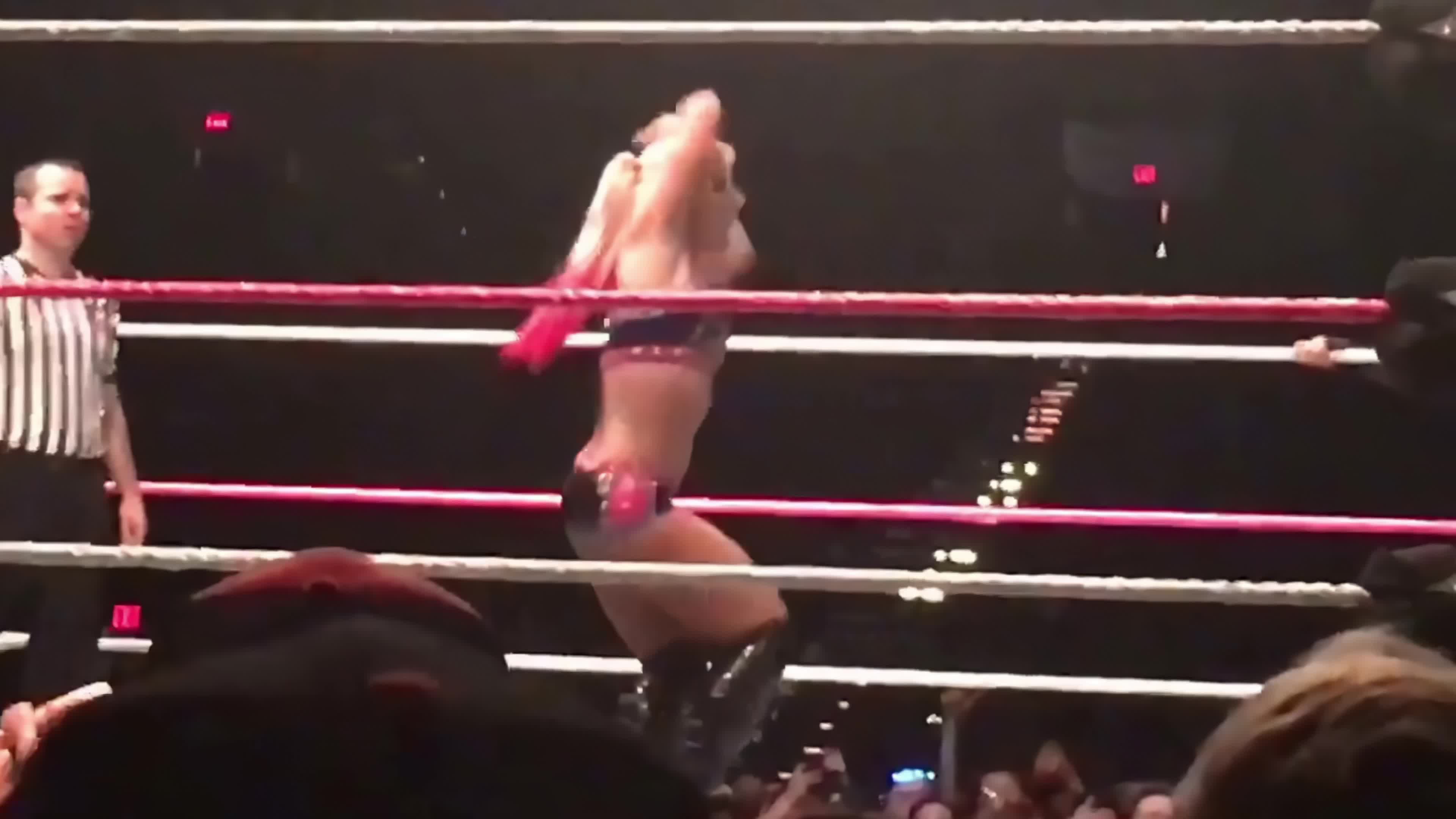 Alexa Twirl (Looped) | Scrolller