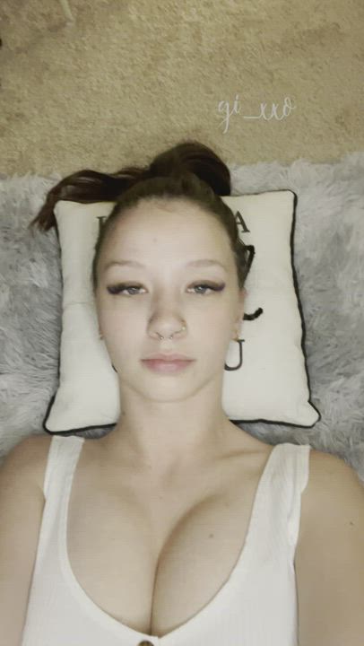 Does anyone appreciate an all natural brunette? 🙈 | Scrolller