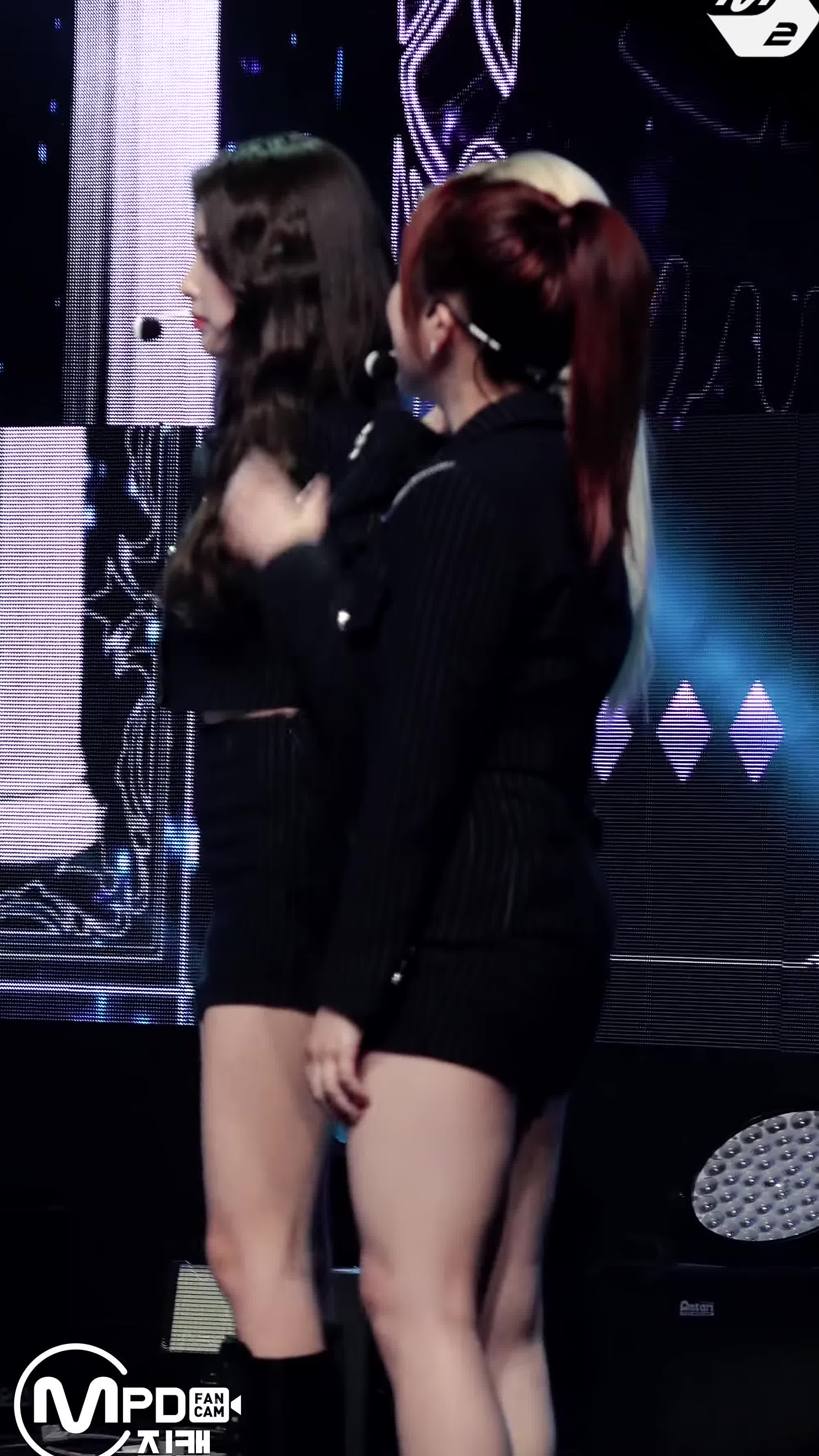 IZONE Nako | Scrolller